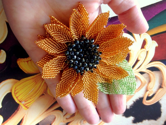 Pattern & tutorial for beaded sunflower with the leaf