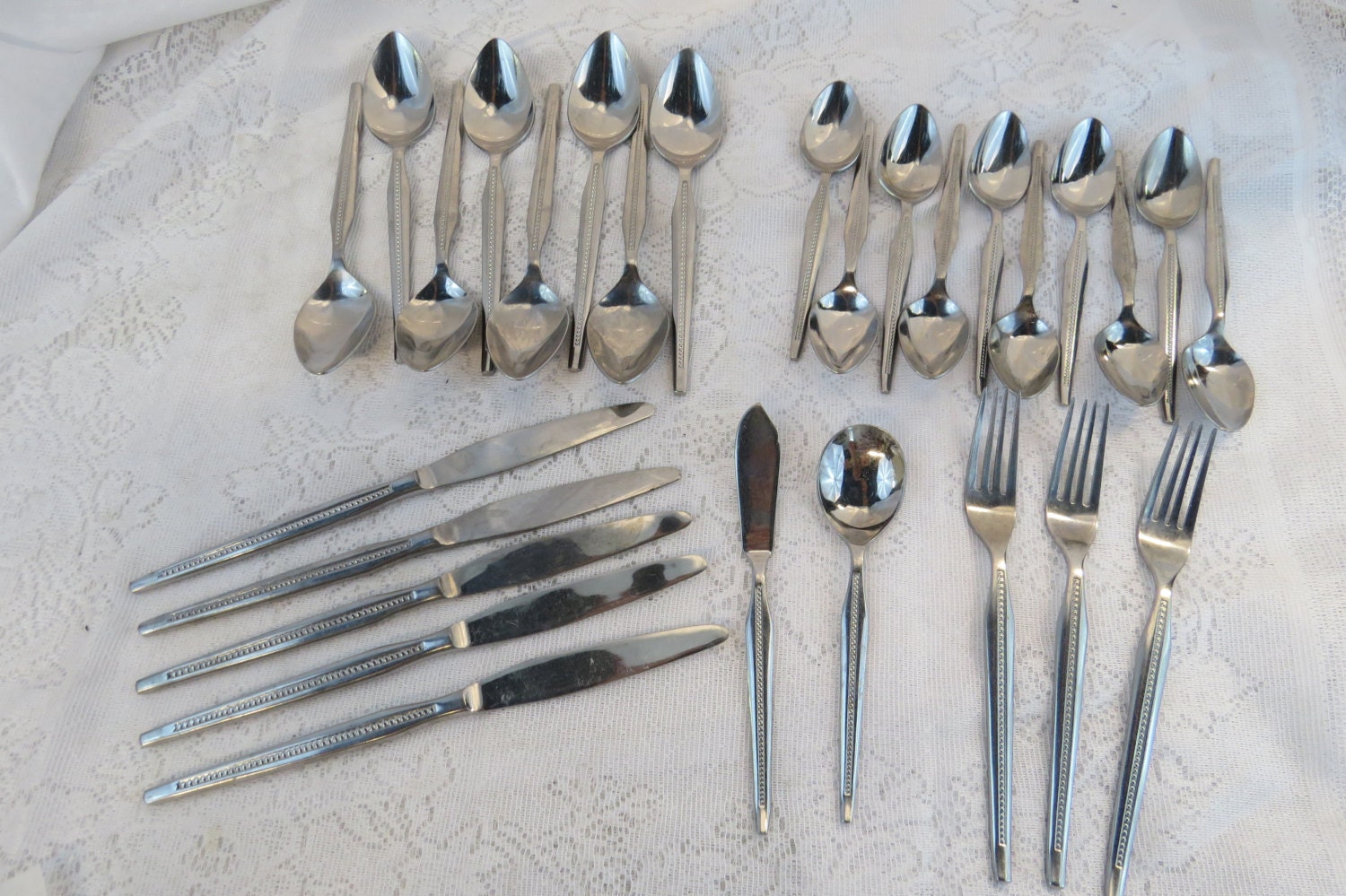 AAA Hull Stainless Flatware Knob Hill 28 Pieces Mixed Lot Knives, Forks ...