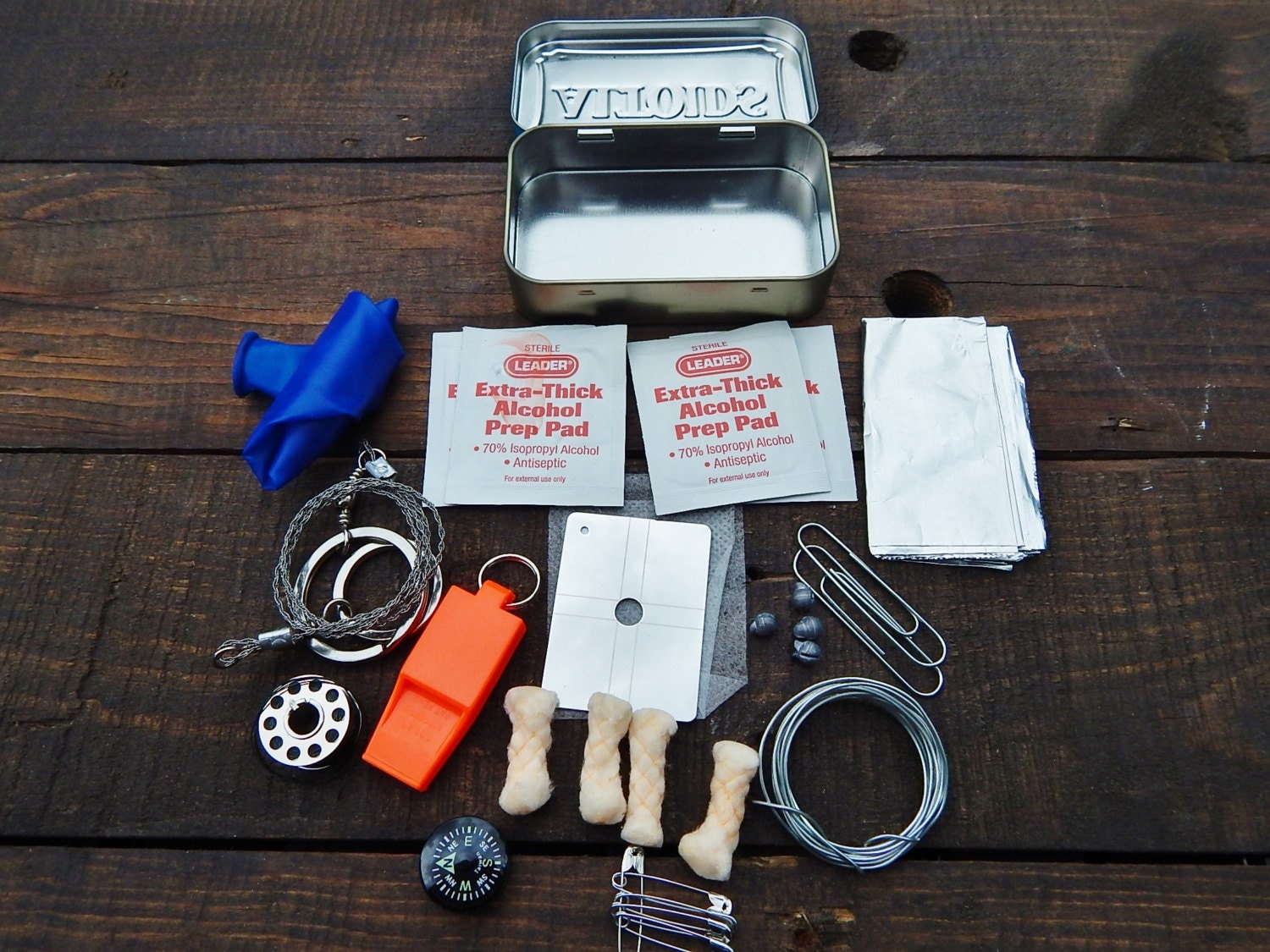 Altoid tin mini survival kit with wire saw by Denneycustomknives