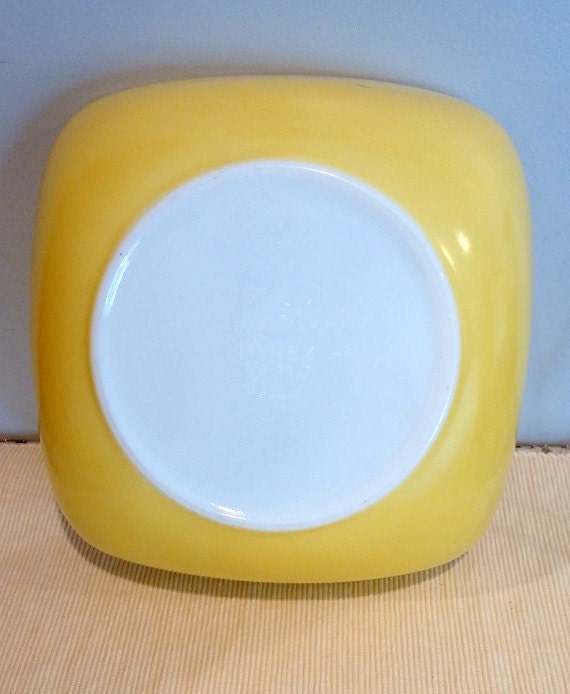 Vintage Pyrex Square Serving Dish Yellow – Haute Juice
