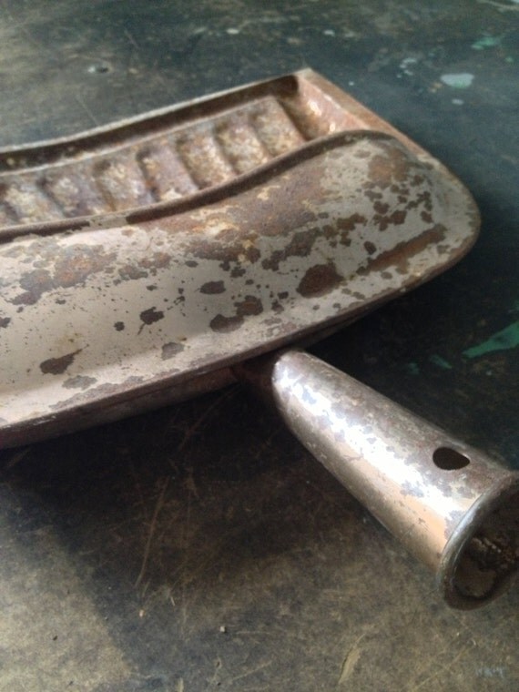 Vintage Rusty Copper Metal Dust Pan by ZassysTreasures on Etsy