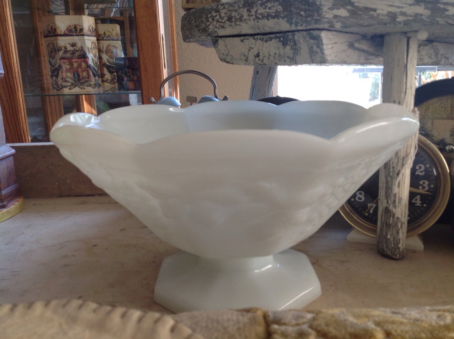 Vintage Large White Milk Glass Pedestal Fruit Bowl Grape Design – Haute ... Vintage Large White Milk Glass Pedestal Fruit Bowl Grape Design – Haute ...