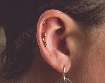 WAVE - Sterling Silver wavy cartilage earring