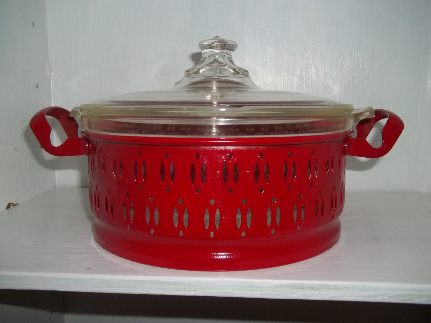 Beautiful Vintage Pyrex in Red Server – Haute Juice