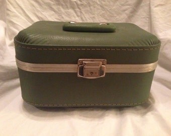 Popular items for green train case on Etsy