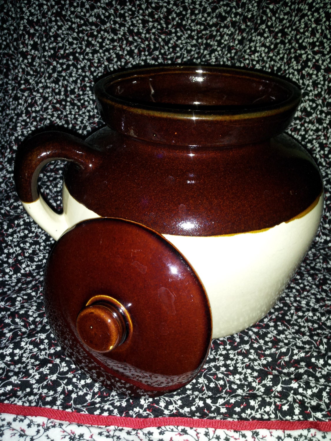 Bean Pot with lid ….Big ~~16 cup full to the top – Haute Juice