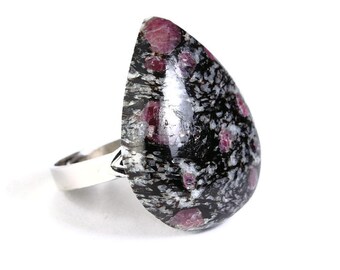 Spinel in matrix | Etsy