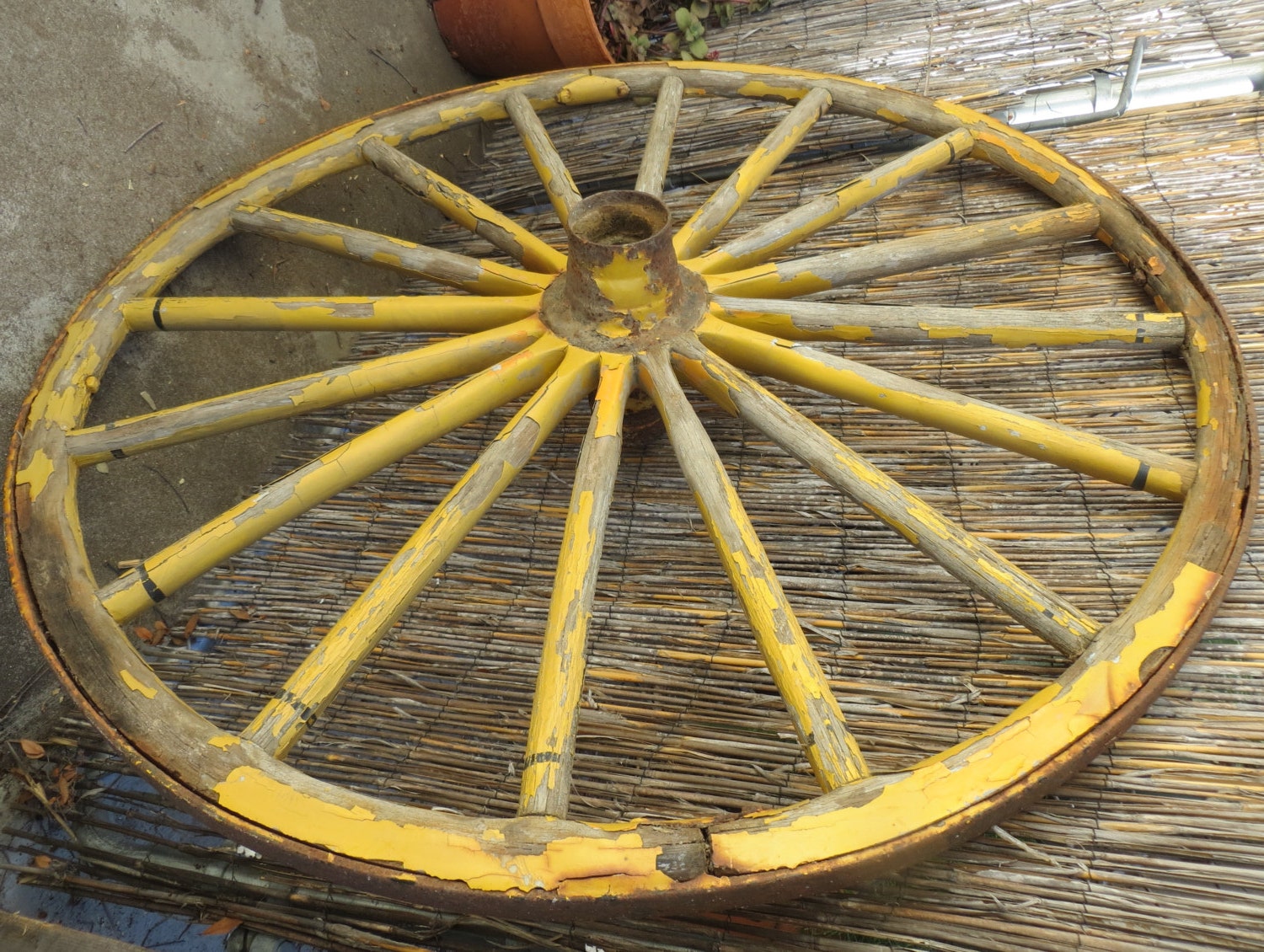 Huge 40 Wood & Iron Rim 16 Spoke Country Western by MerlesVintage