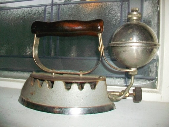 Vintage Gas Iron The Diamond 1930s Akron Lamp and Mfg. Co.
