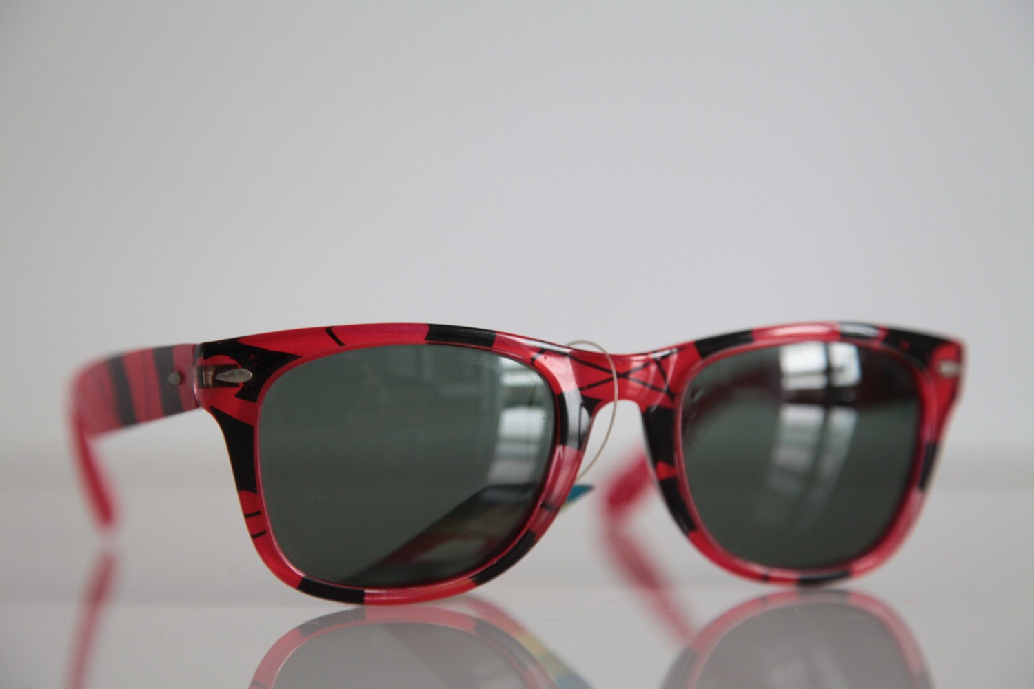 Vintage Polaroid Red / Black Frame . Polarizing Lenses. POLAROID 8609C ...