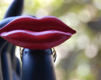 Vintage Retro Hot Red Kiss Lips Ring Punk Seductive Marilyn Monroe Glam ...