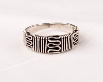 Stunning Vintage Silver Ring .Tribal round design.