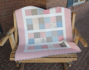 Puttin' on the Ritz Baby Quilt. One Left!