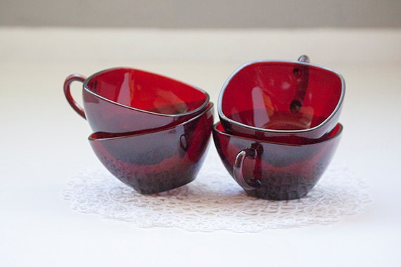Set of 4 Vintage Square Cups, Ruby Red – Haute Juice