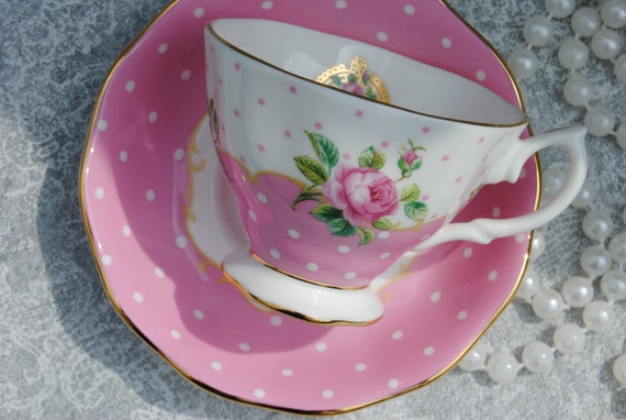 ROYAL ALBERT New Country Roses Cheeky Pink Vintage Teacup and