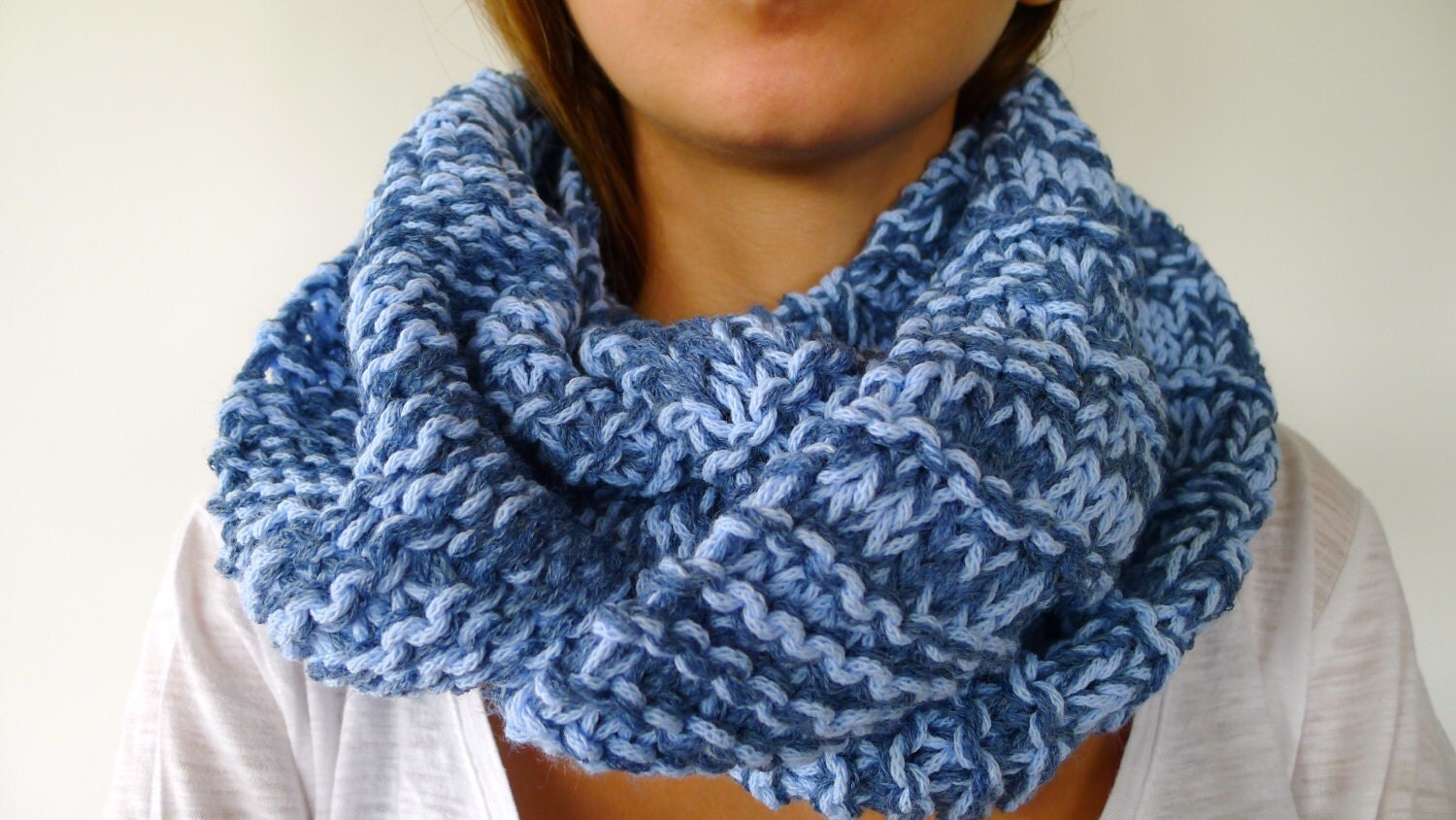 Bufanda circular azul Cuellos de punto hechos a mano