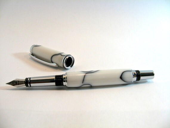 SALE Fountain Pen Iridium point nib 5mm white black Acrylic