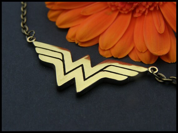 I am Mandy, princess of the Amazons – The wonder woman look | bowsandbats