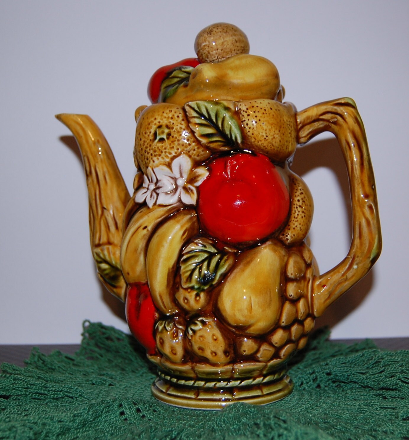 INARCO Basket of Fruits Gold & Red Vintage Tea Pot – Haute Juice