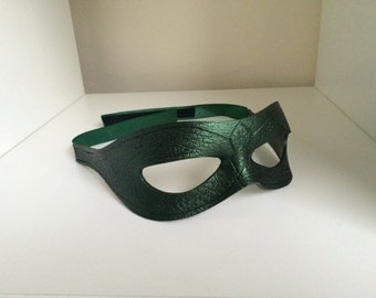 Metallic Green Arrow Style Sidekick Superhero / Hero Mask with strap ...