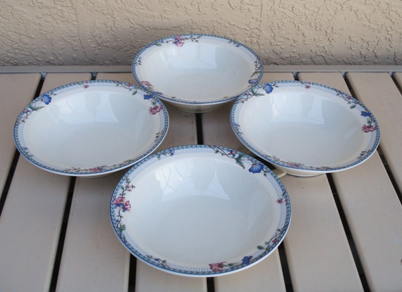 ONEIDA BLUE LATTICE Pattern Select Collection 4 Soup Pasta