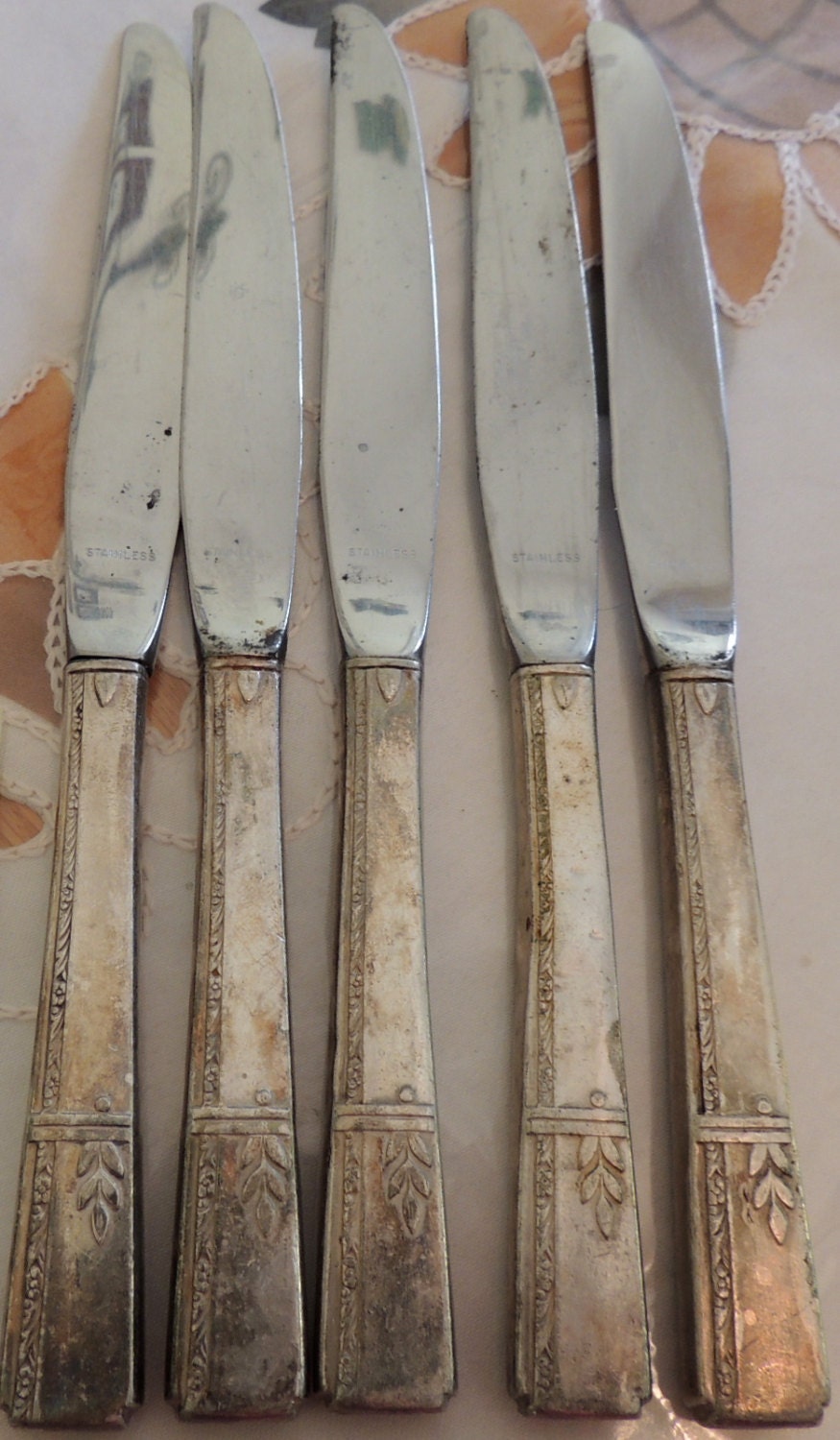 5 Signed Prestige Plate Knives 9 inches long by WM Rogers Silverware ...