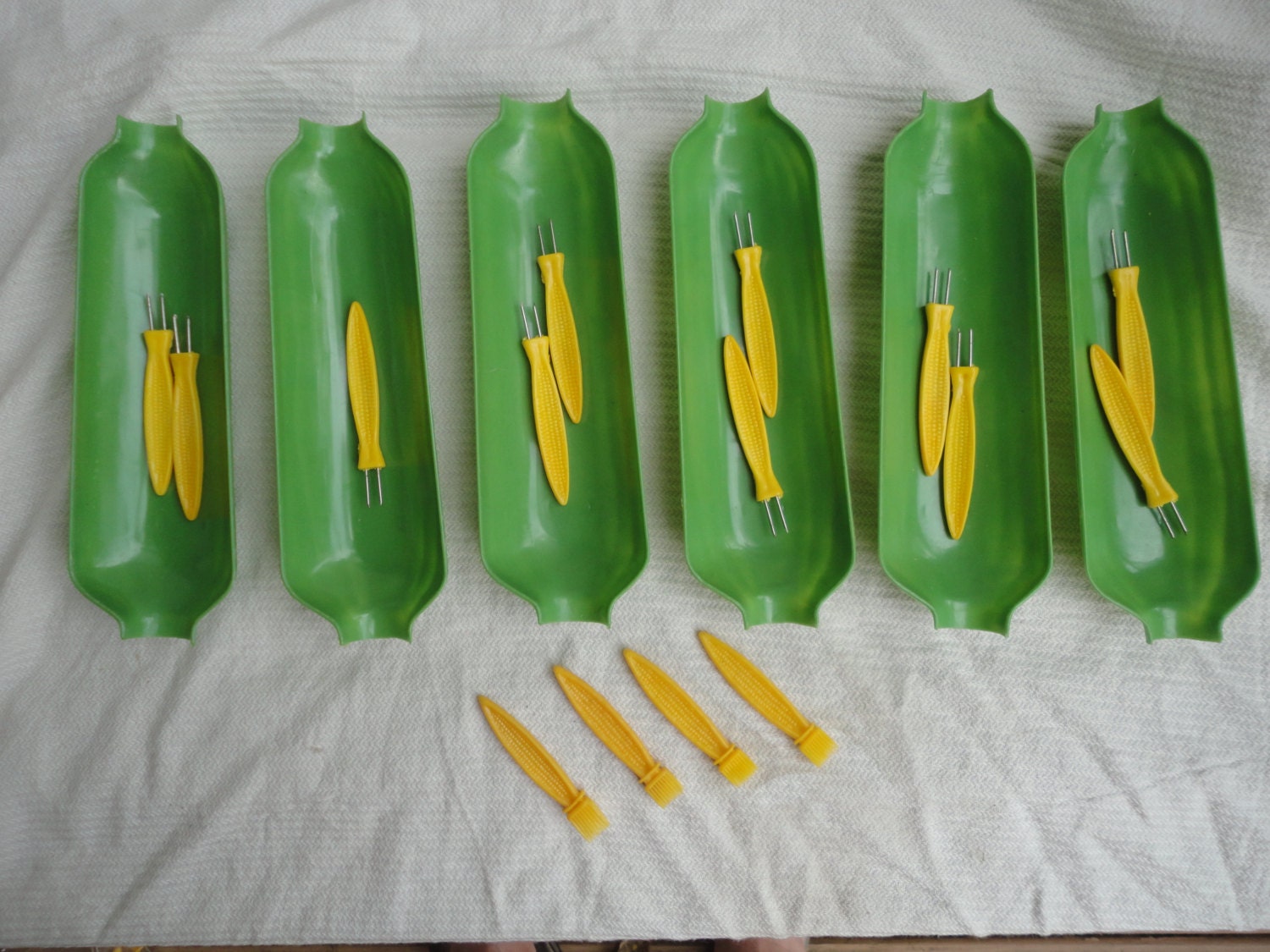 Vintage Set of Corn on the Cob Plastic Dishes Corn Cob Holders Butter ...