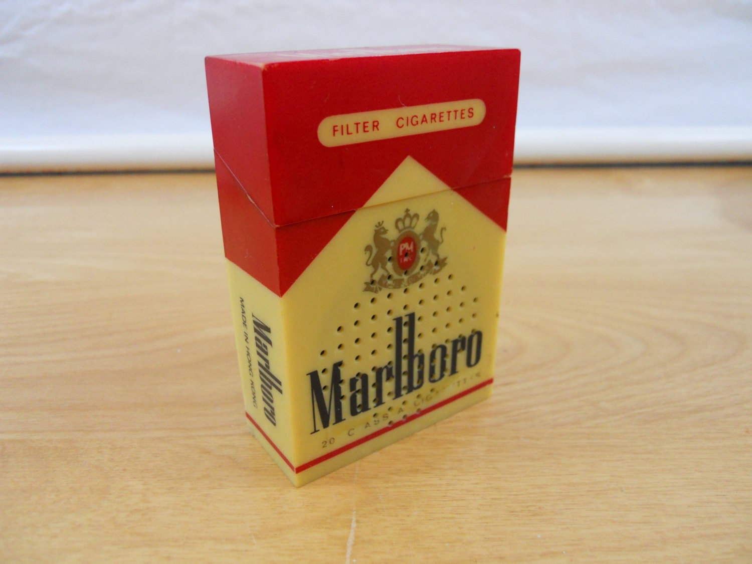 Rare Marlboro Cigarette Box AM Transistor Radio c1970s