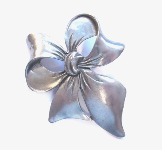 Pewter Ribbon Brooch Signed1988 Seagull by VintagePennyLane