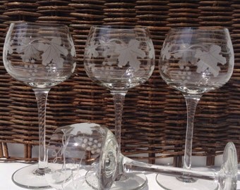Vintage Wine Glasses Etched Grapes Grapevine - #3494