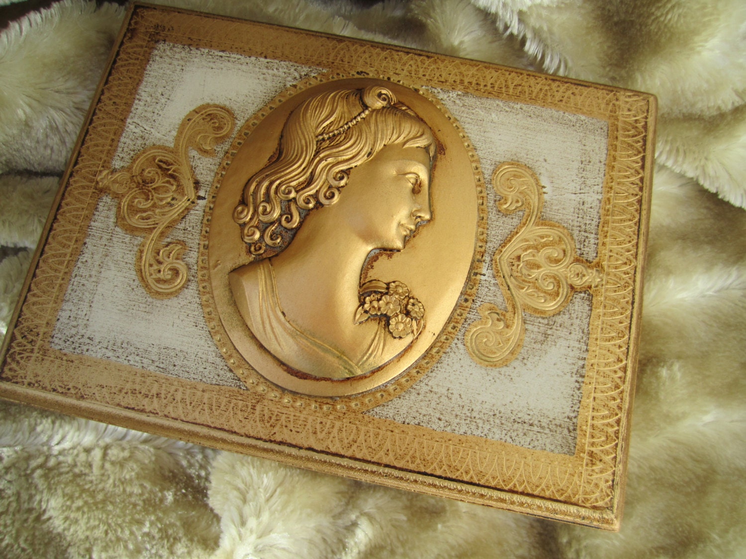 Florentine Jewelry Music Box with Gold Cameo – Haute Juice