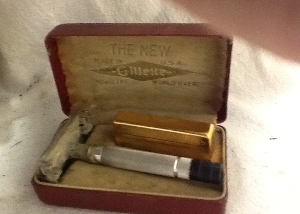 Vintage Gillette Razor in Case with Razorblade Holder
