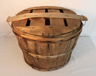 Vintage apple basket with lid. Wooden bushel basket with lid. Wood slat ...