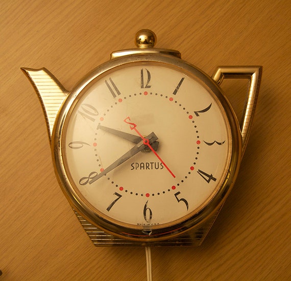 SPARTUS electric Plastic WALL CLOCK white red pink and gold