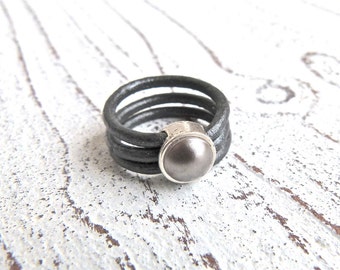 Leather ring with pearl 5 Ladies RingRing Gray Ring Beige