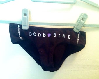 Good girl panties with chain and bow detail