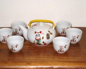 Japanese Lucky Cat Maneki Neko White Ceramic Sake / Tea Set With 6 Cups ...