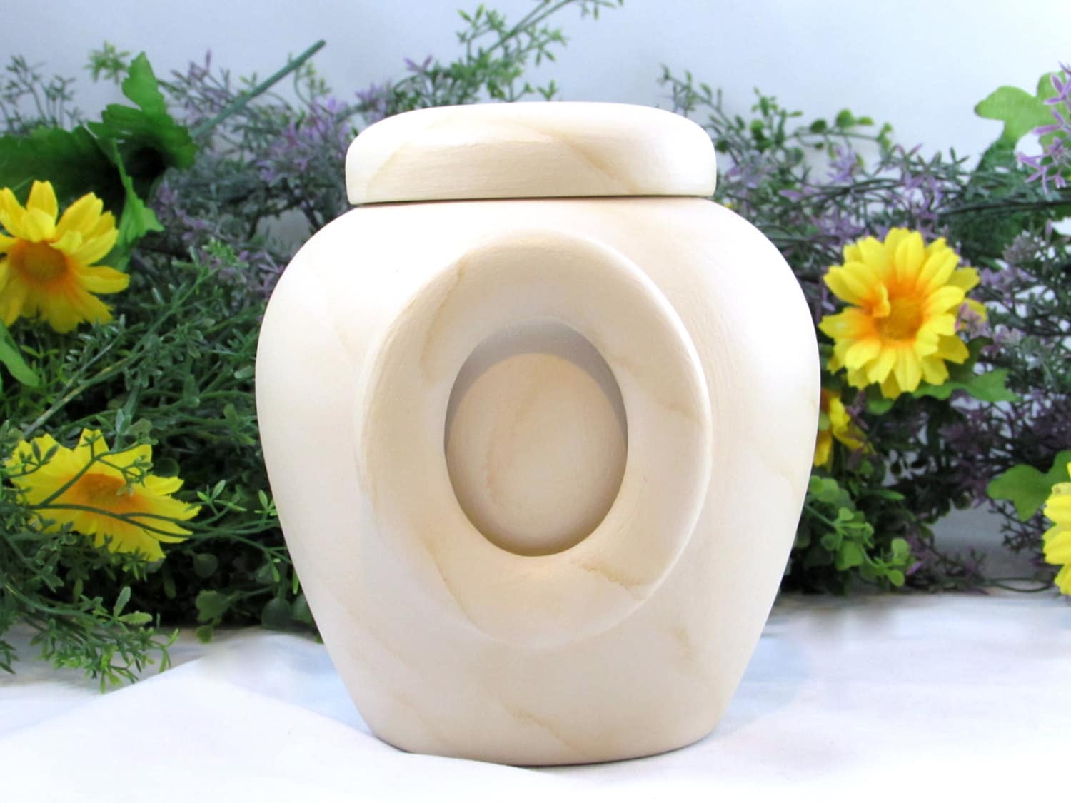 Urn case displays - vietlomi