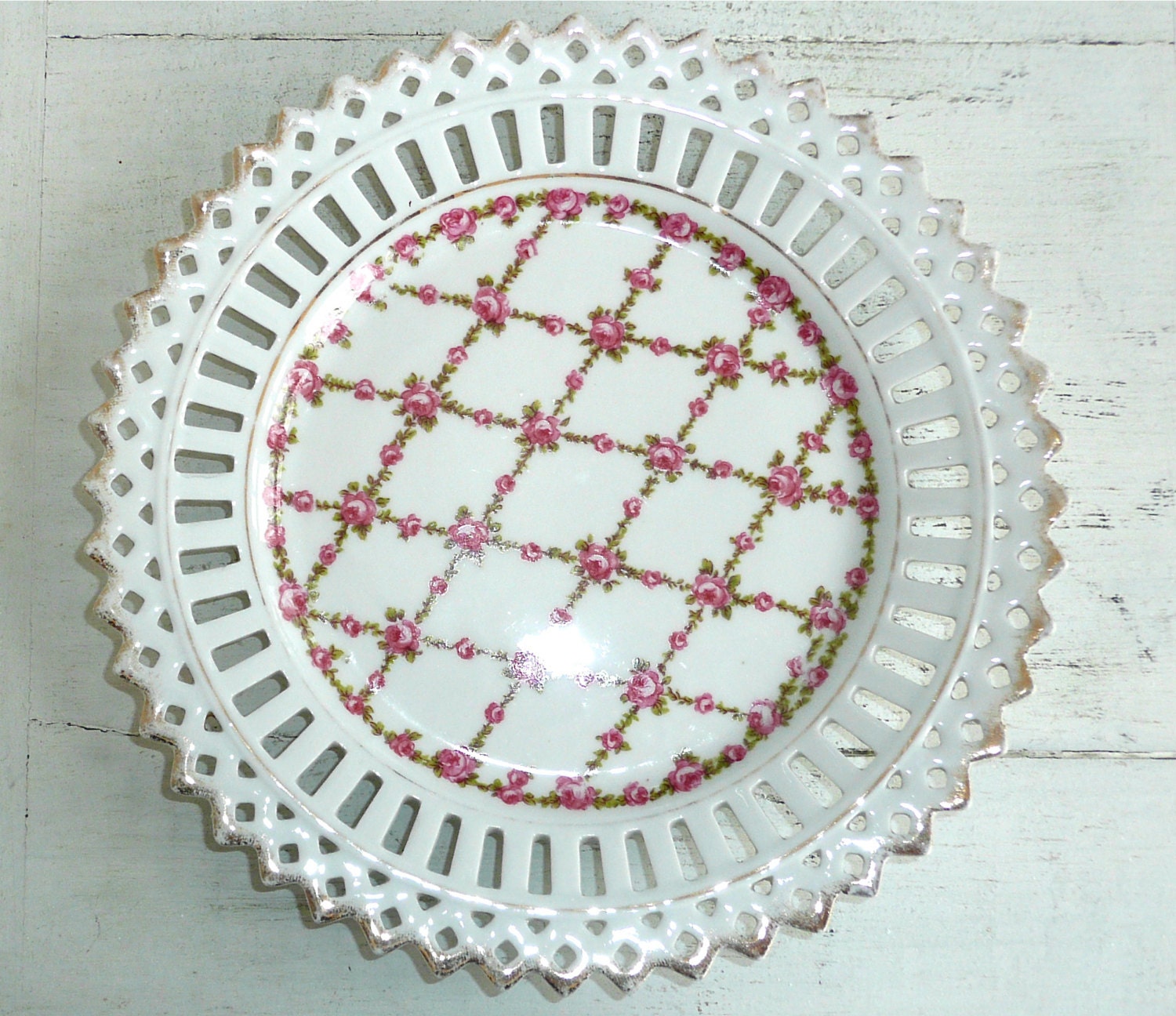 Decorative plate with rose floral sprig trellis pattern and openwork ...