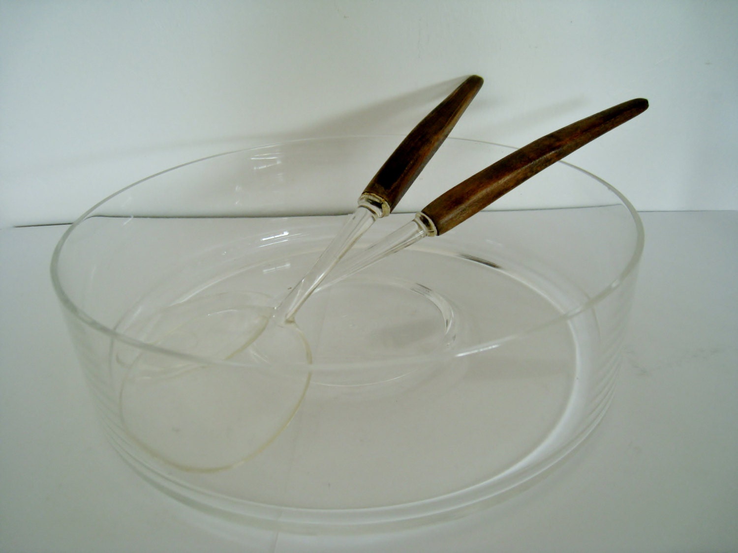 Vintage mid century modern Acrylic or Lucite salad bowl with acrylic ...
