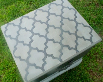 Two-Tone Grey Quatrefoil Hand Painted Nightstand with Drawer