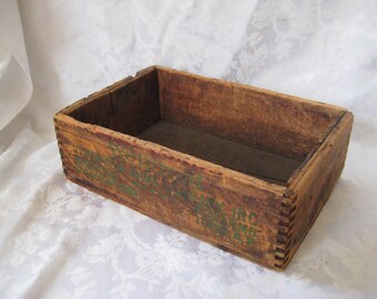 Vintage distressed wood box, ammunition box, rustic wood box, primitive ...