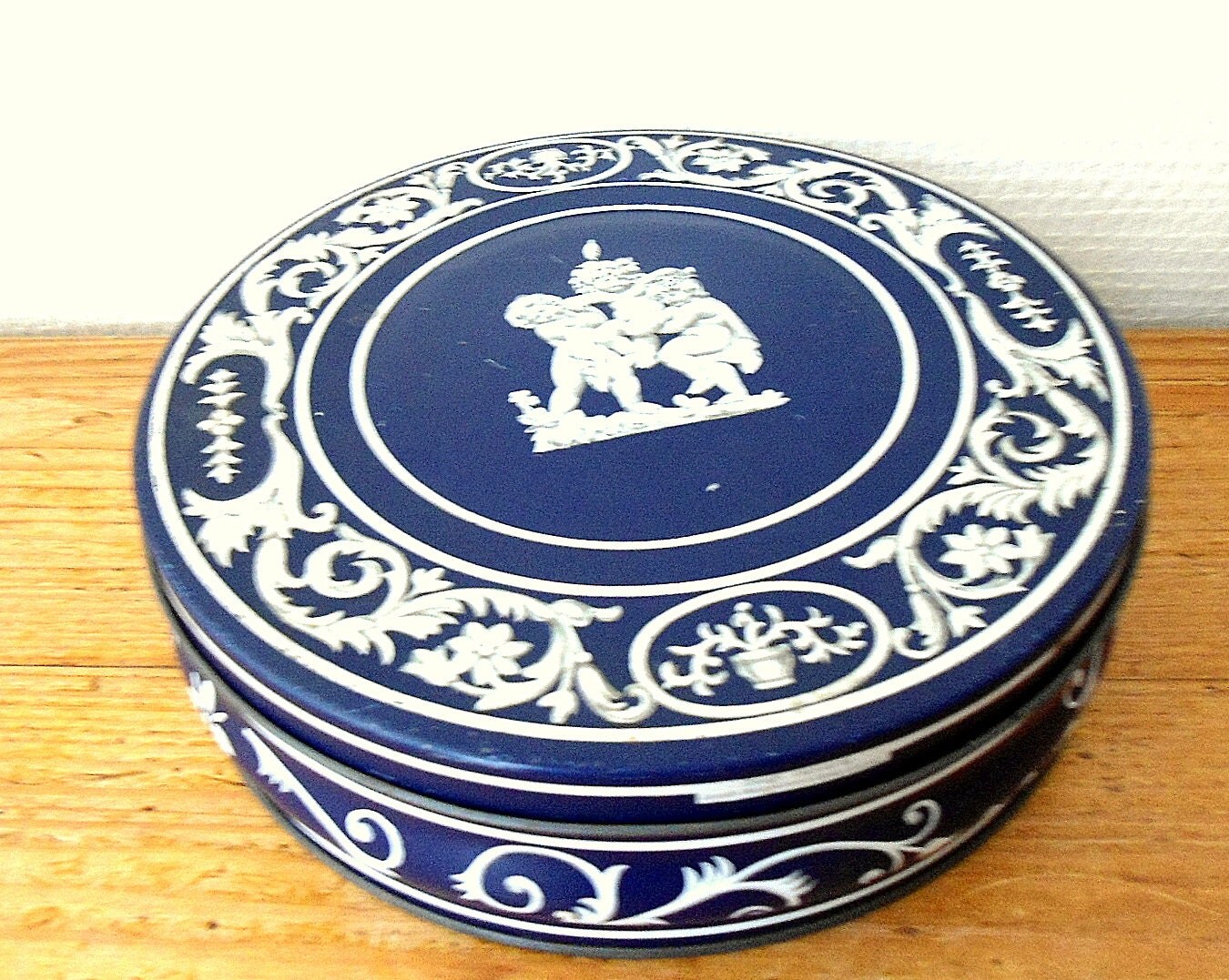 blue vintage box- tin box for cookies- table decor- Cupido design ...