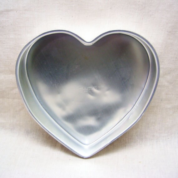 Vintage Wilton Vintage Large Heart Cake Pan by TommysKitchenstuff