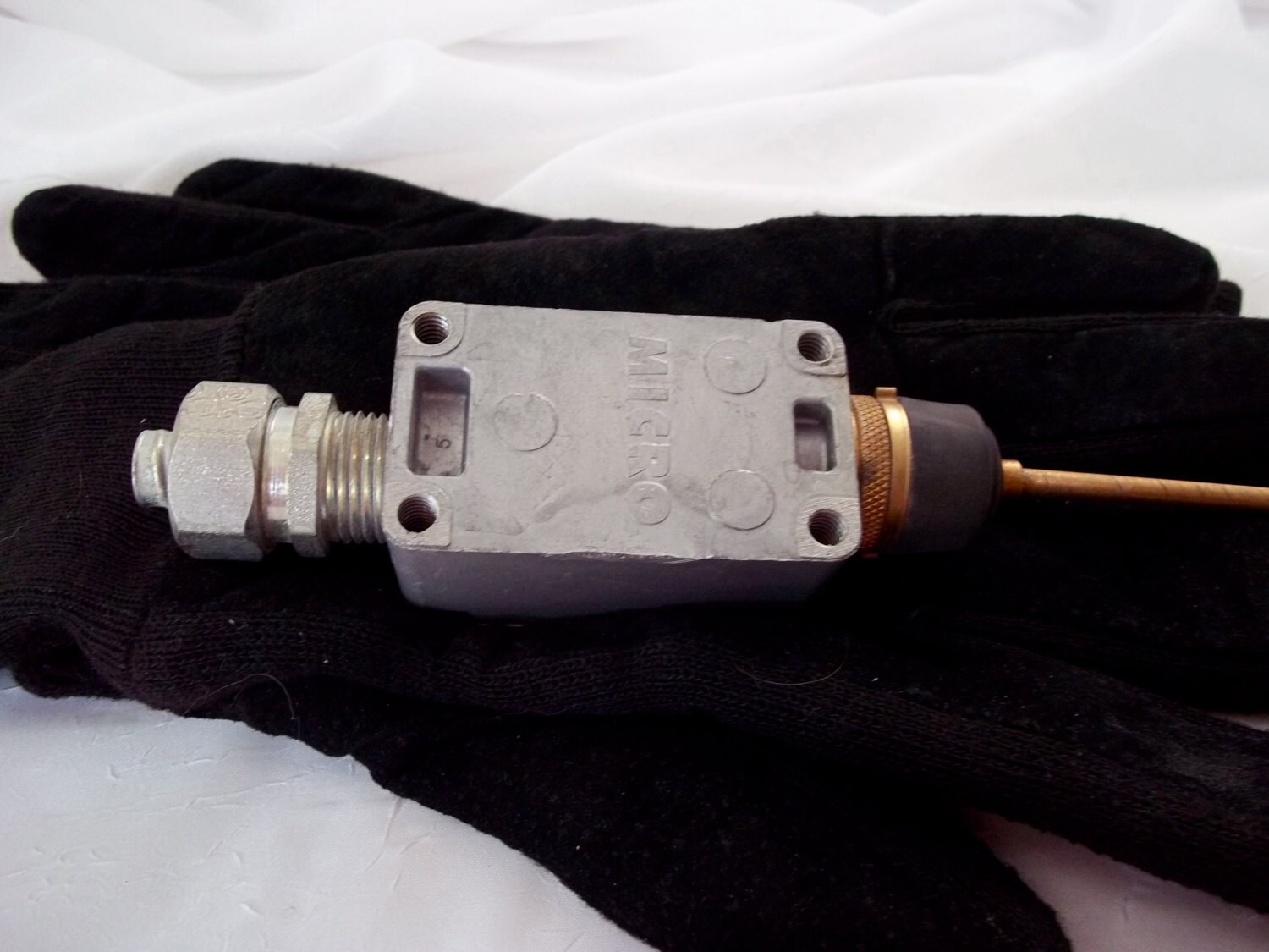 Precision Limit Switch 8LS1 by Micro Switch of Freeport IL