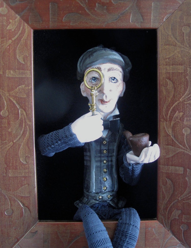 Sherlock Holmes figure/doll in shadowbox by FriedericyDolls
