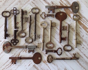 Real Vintage Antique Skeleton Keys Lots of 5 keys Low Price