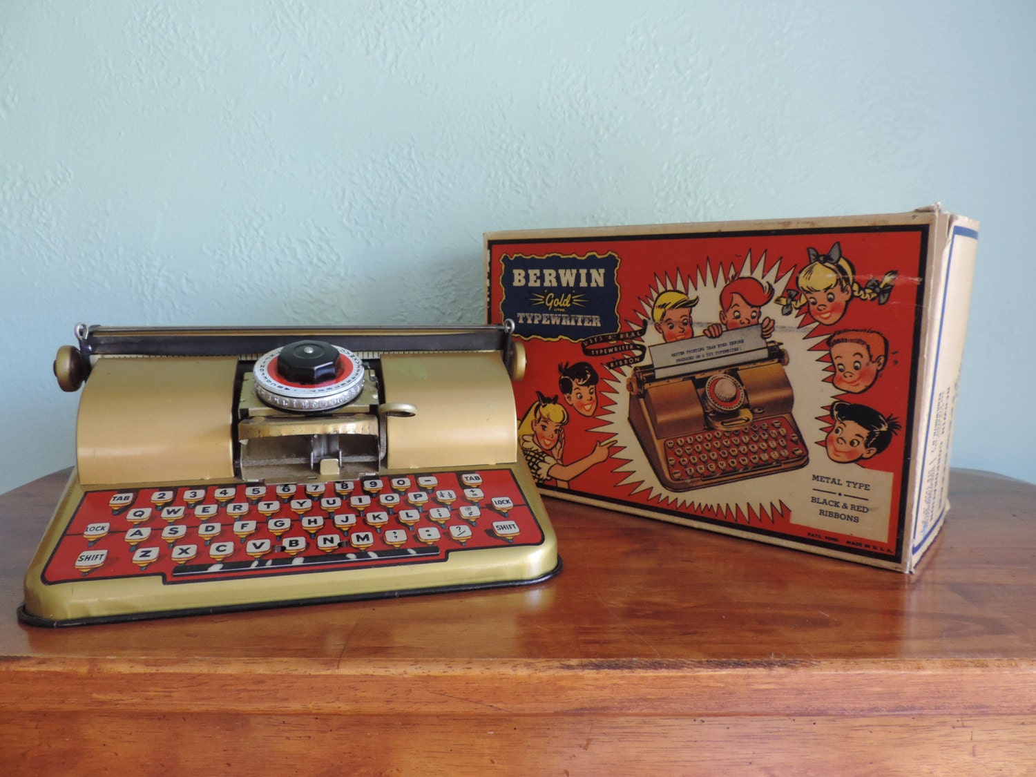 Berwin “Superior” Typewriter Tin Toy in Original Box – oldschooltypers