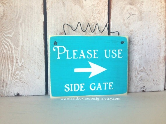 Items similar to Please Use Side Gate Sign on Etsy