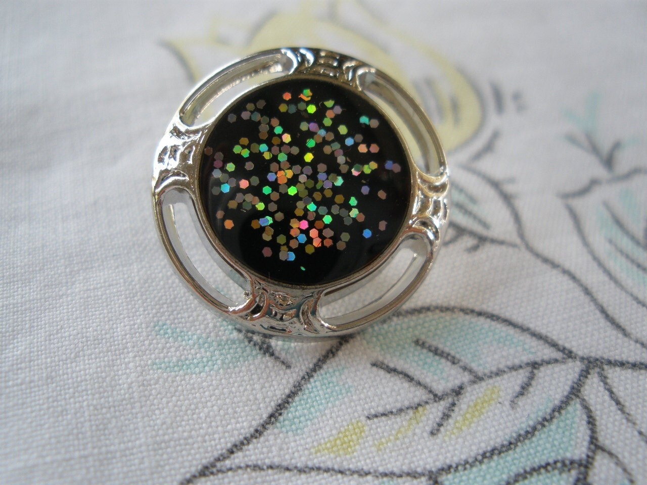 Glitter sparkle buttons black center silver shank 30L
